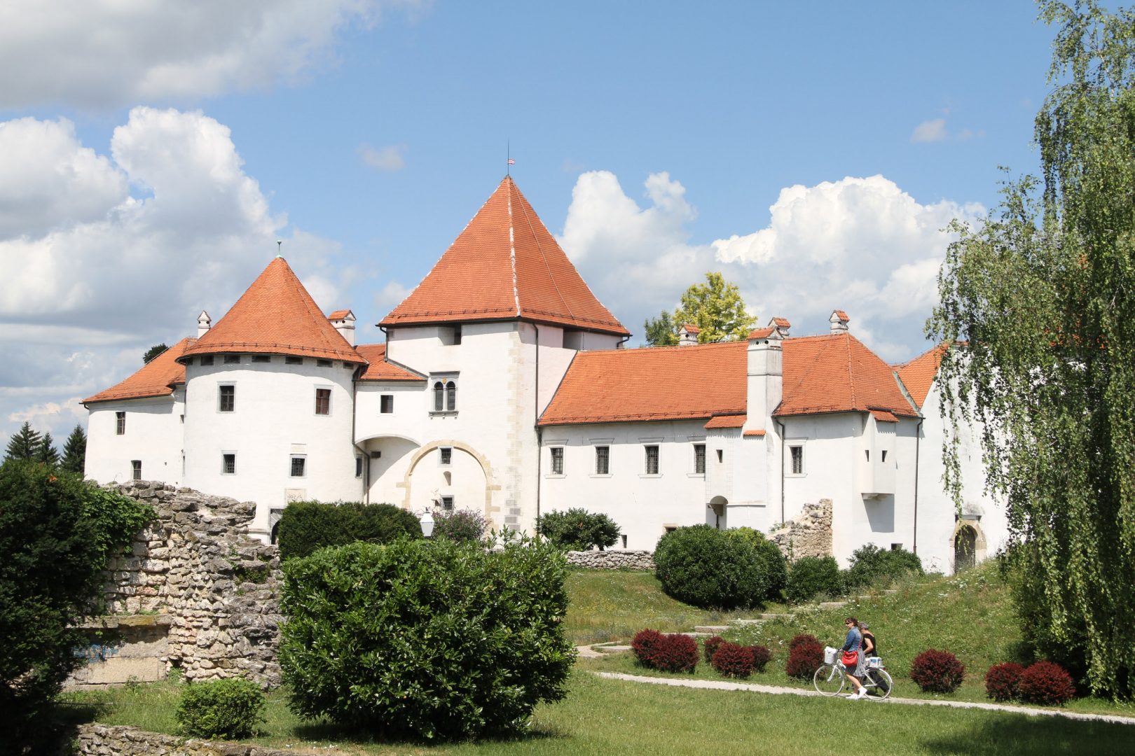 Castle of Varaždin | Culture & Art | Croatia4me - Jouw vakantie naar ...